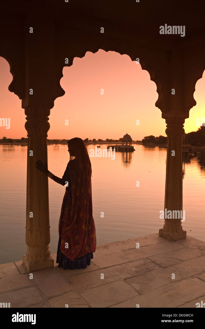 Woman in traditional dress, Jaisalmer, Western Rajasthan, India, Asia ...