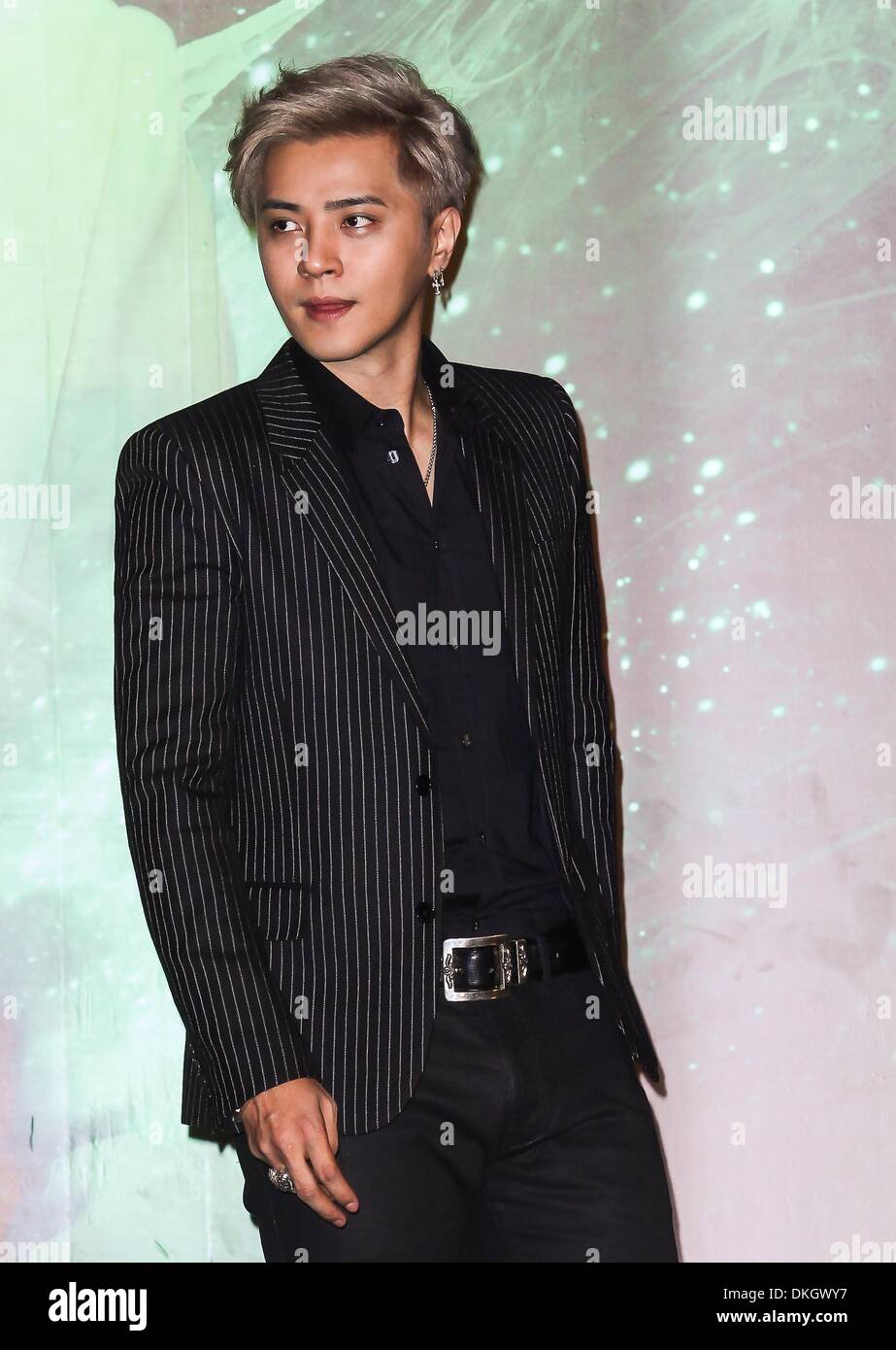 Taipei, Taiwan. 5th Dec, 2013. Singer Show Lo attends press conference ...