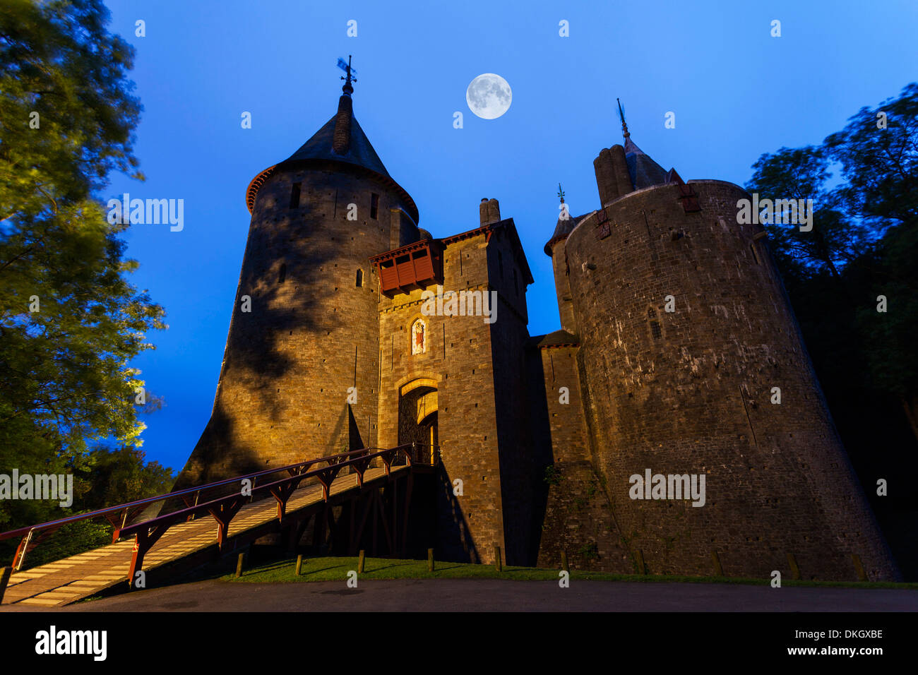 Castell coch hi-res stock photography and images - Alamy