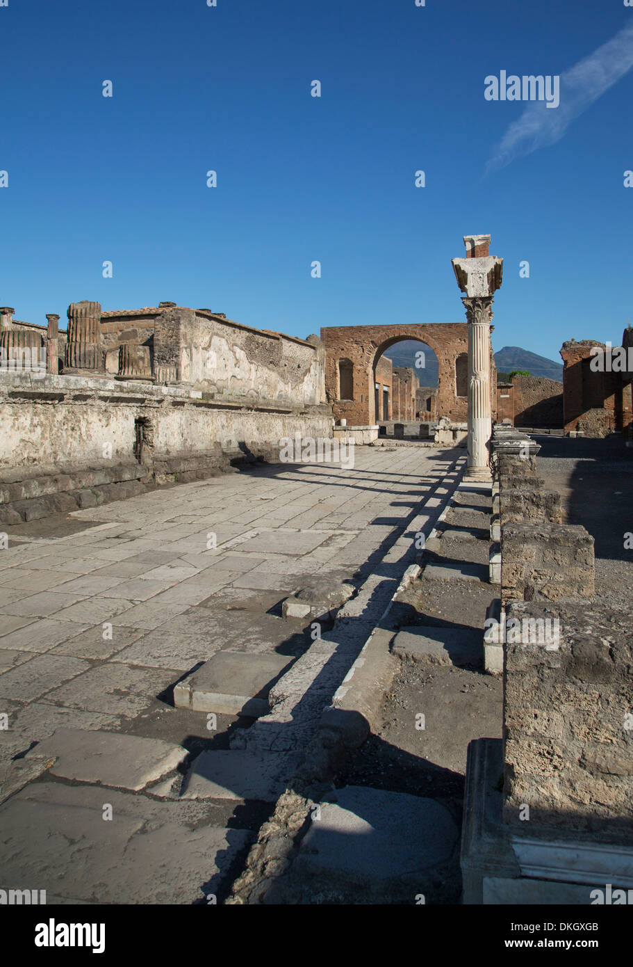Pompeii ruins hi-res stock photography and images - Alamy