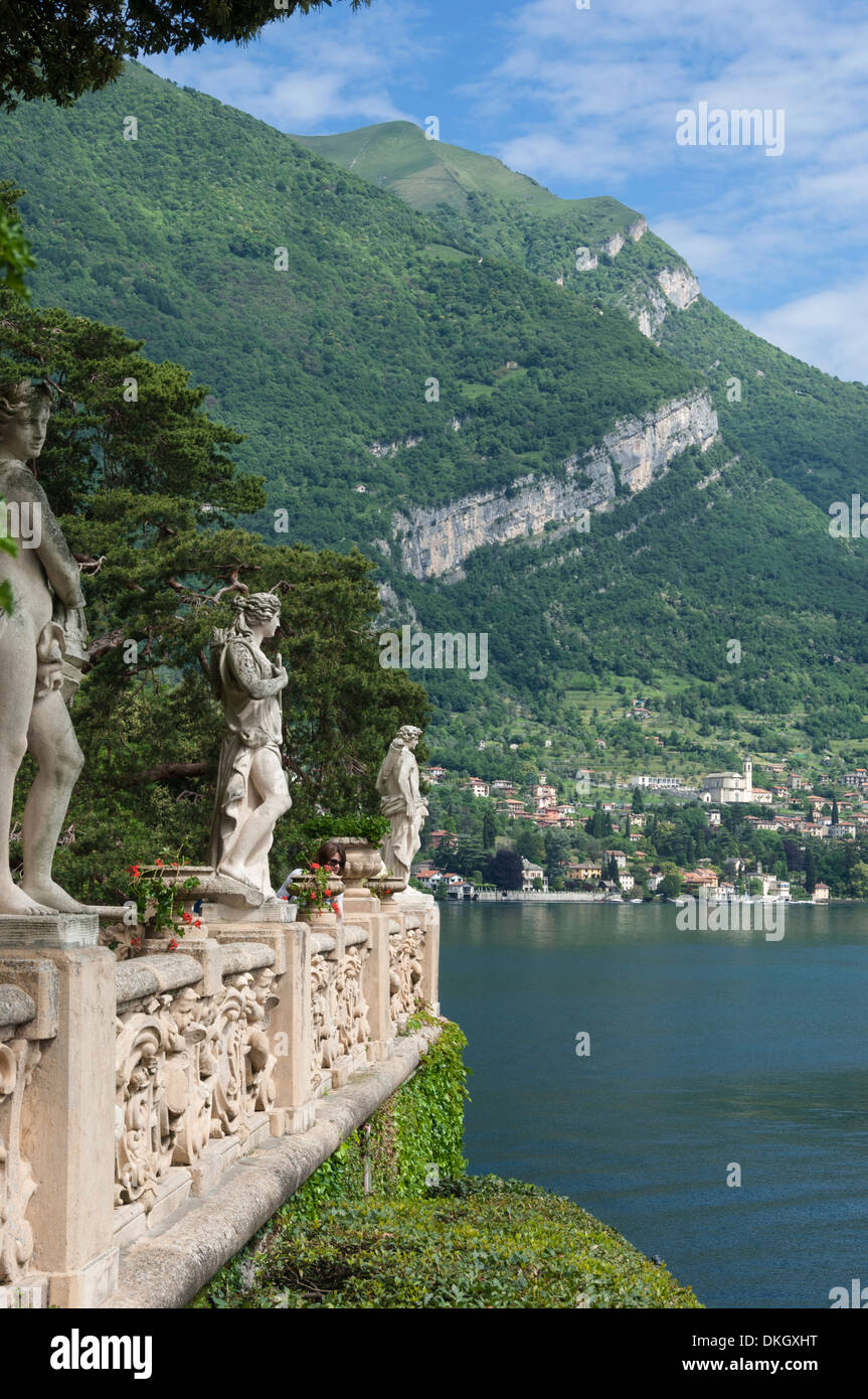 Lakes and statues hi-res stock photography and images - Alamy