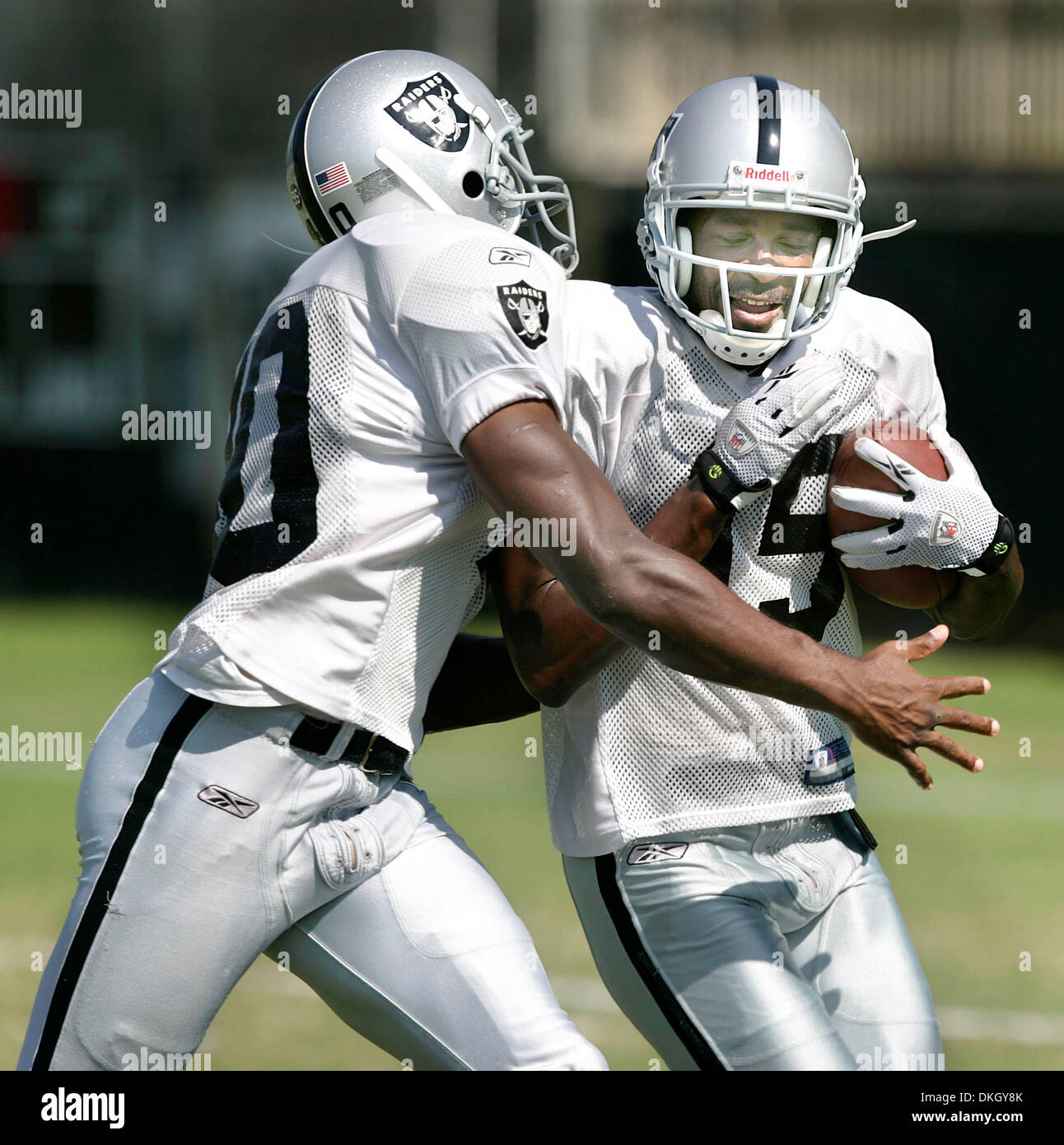 MONDAY, AUGUST 10, 2009, NAPA, CA -..Johnnie Lee Higgins, right, is ...