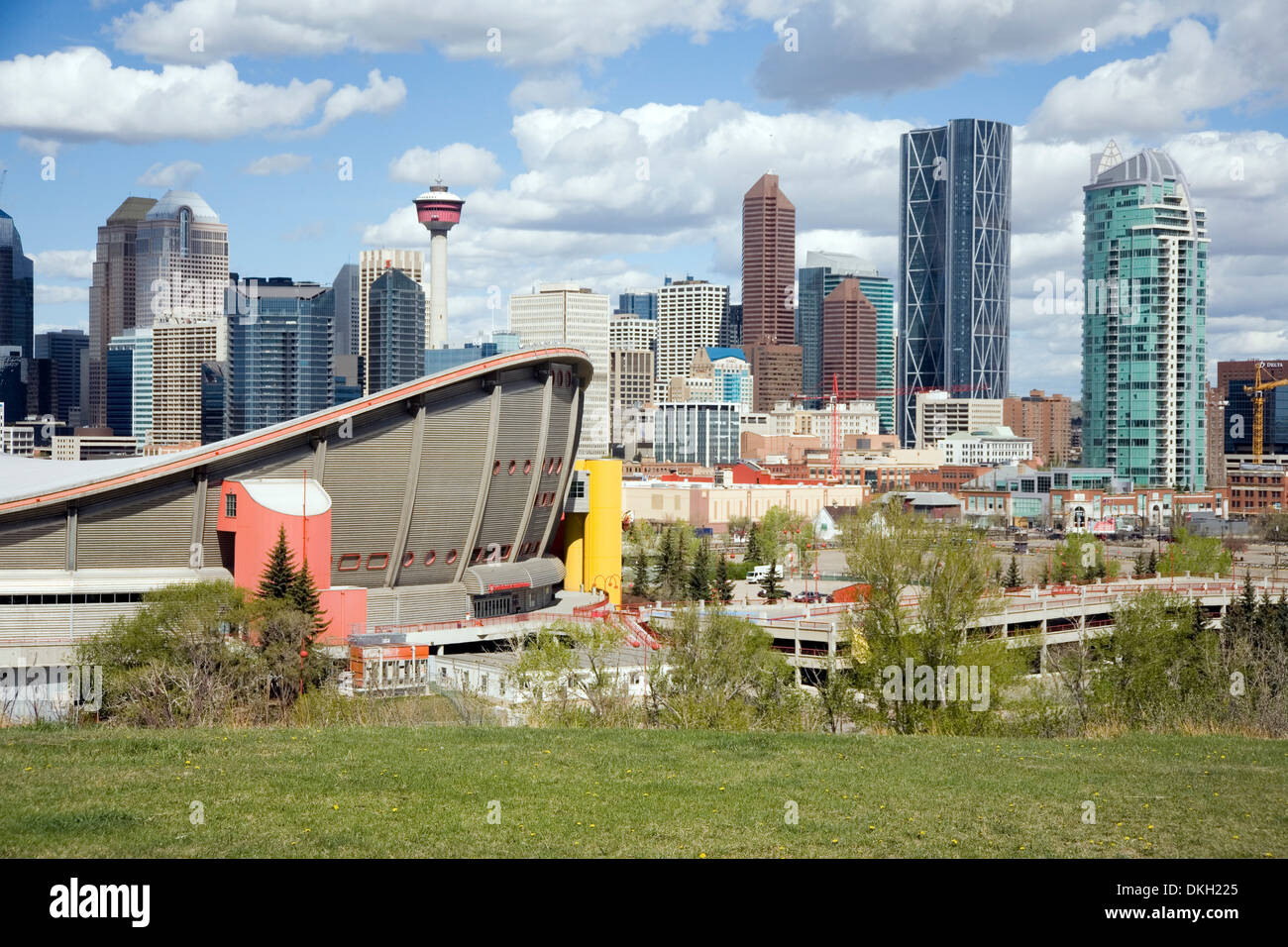 Calgary skyline hi-res stock photography and images - Alamy