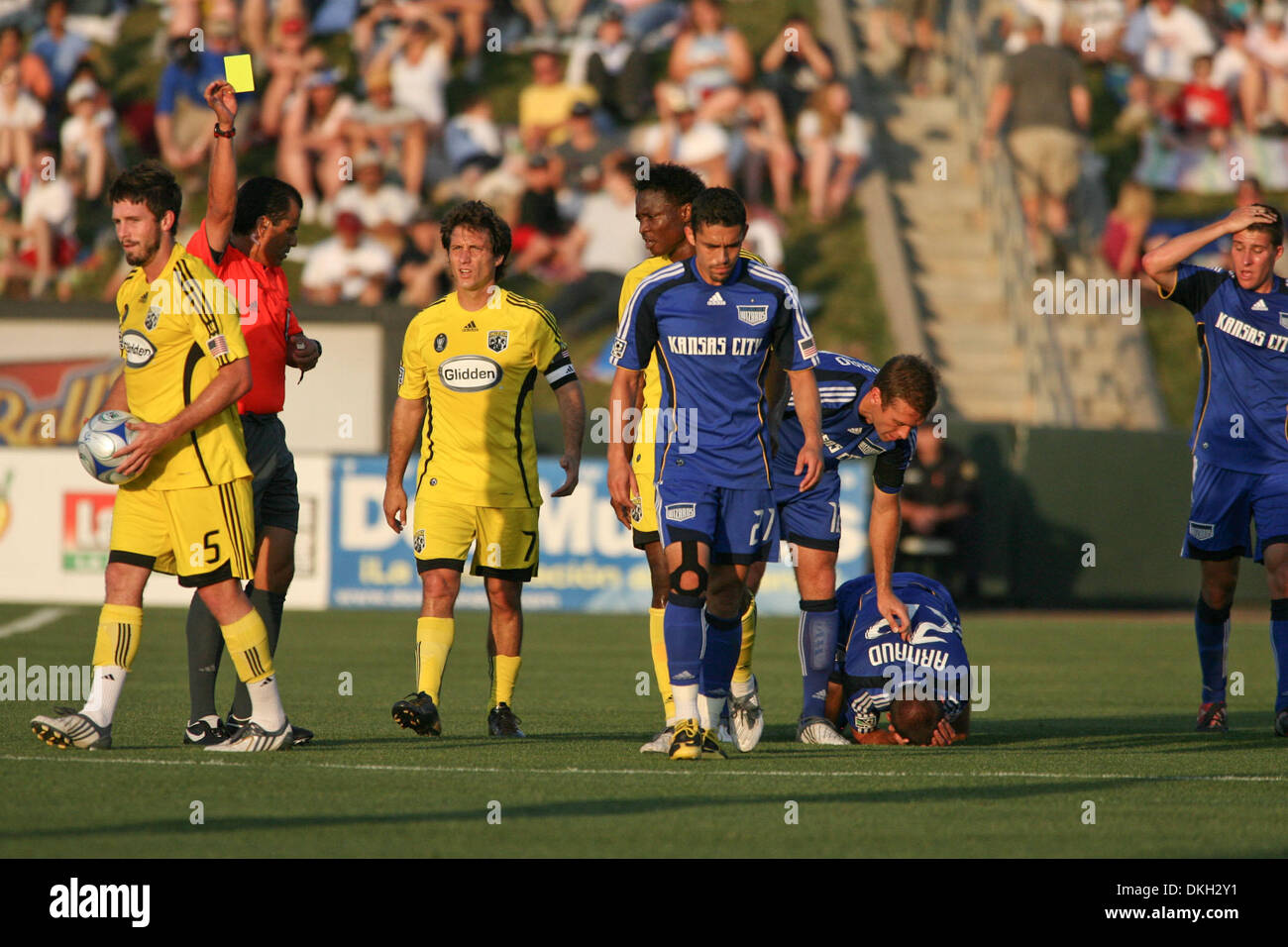 6 June 2009: Referee Baldomero Toledo gives a yellow card to Danny O ...
