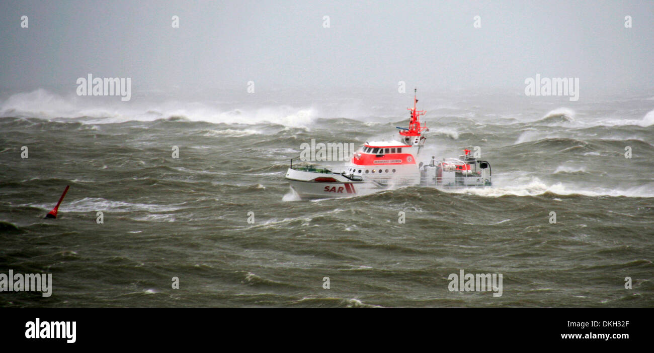 Norderney, Germany. 5th Dec, 2013. Rescue vessel 'Bernhard Gruben ...