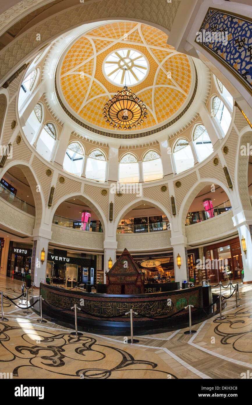 Entrance to the dubai mall hi-res stock photography and images - Alamy