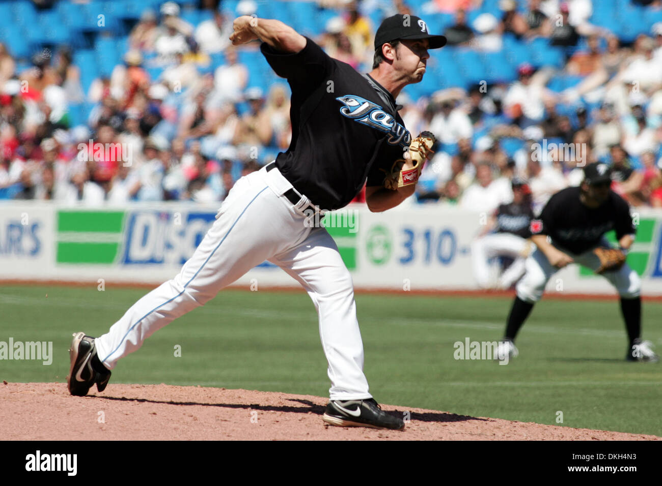Toronto Blue Jays pitcher Dirk Hayhurst throws against the Philadelphia ...