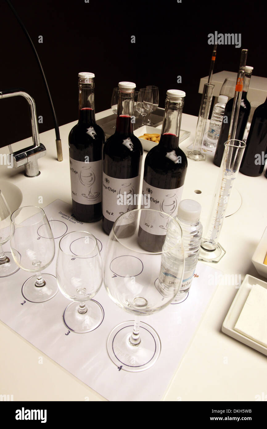 Winery table hi-res stock photography and images - Alamy
