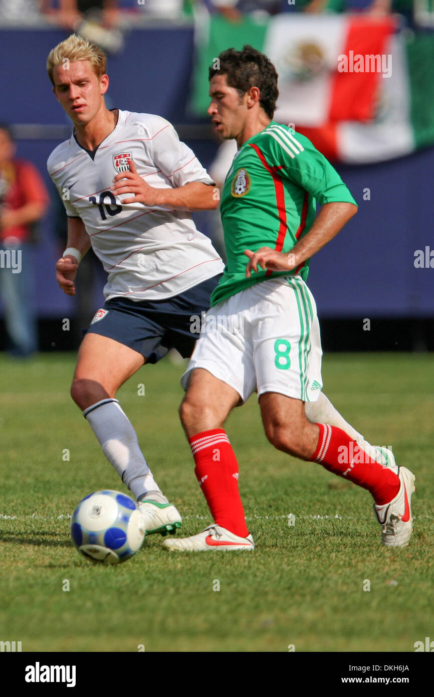 Mexico's #8 Israel Castro keeps possesion of the ball. Mexico defeats ...
