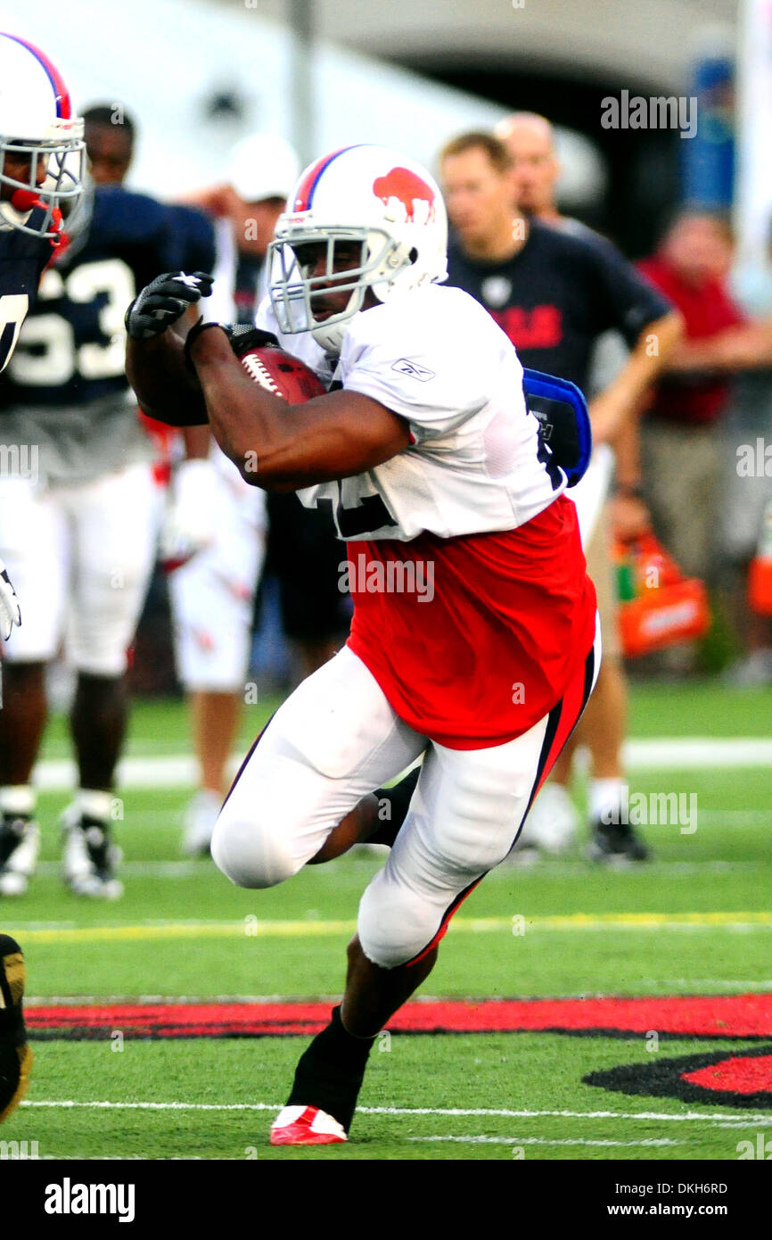 Buffalo Bills runningback Fred Jackson hits the hole during Tuesday's ...