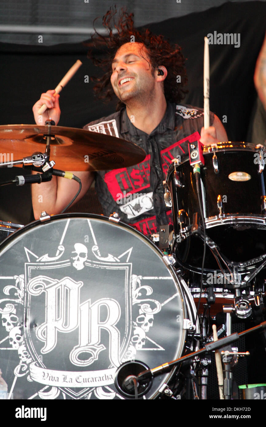 Papa roach drummer tony palermo hi-res stock photography and images - Alamy