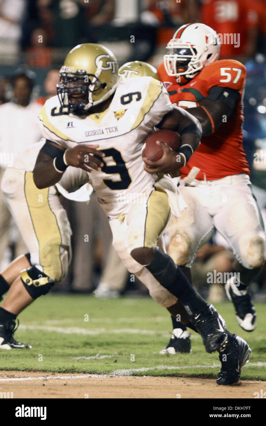 Georgia Tech Yellowjackets quarterback Josh Nesbitt (9) runs with the ...