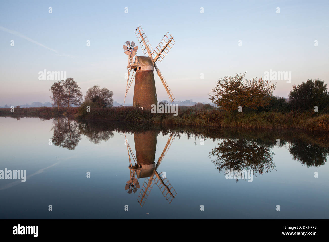 Beautiful calm conditions on the River Ant in the Norfolk Broads at ...