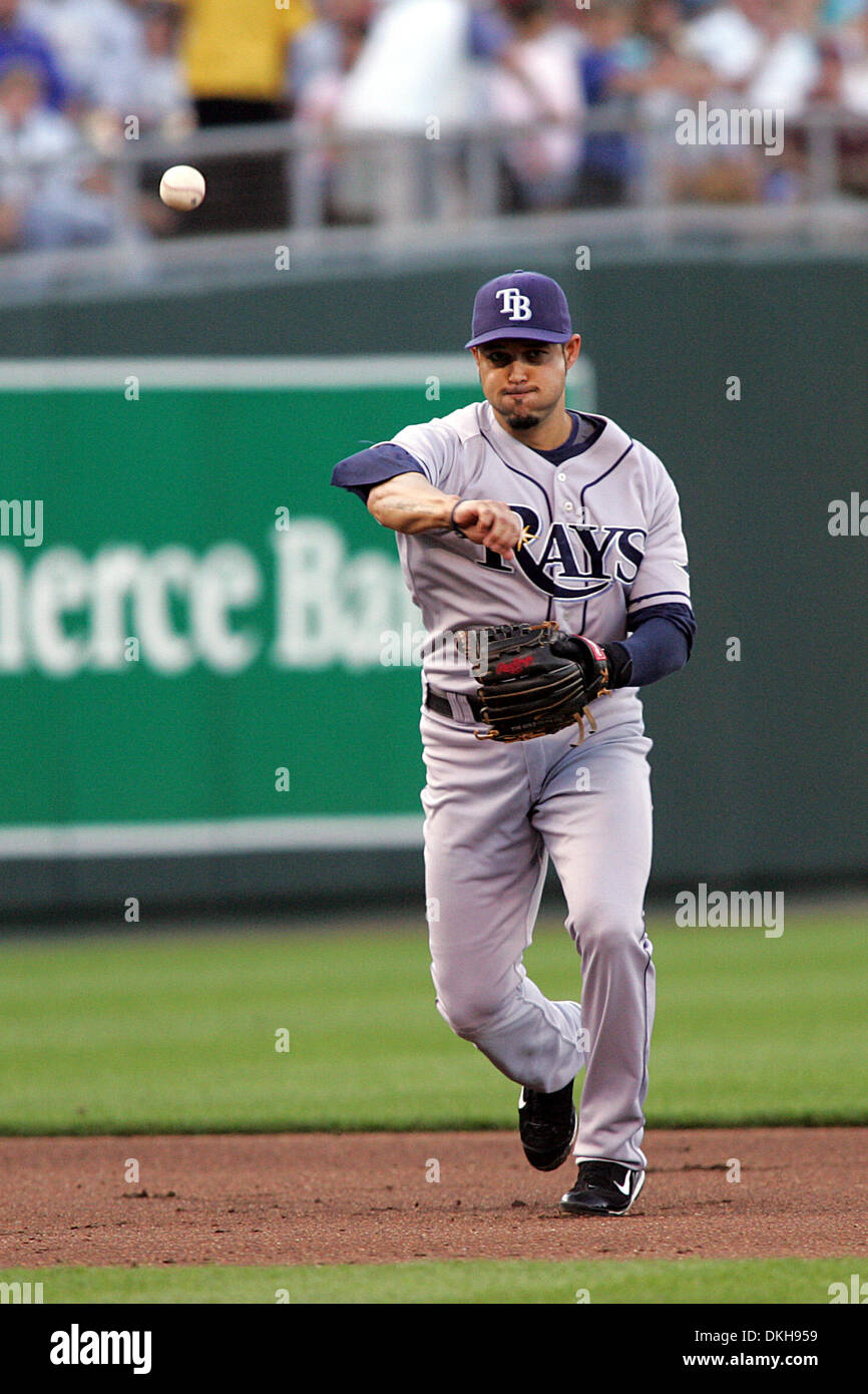 Tampa Bay Rays' Jason Bartlett (8) throws to first during the Rays 4 ...