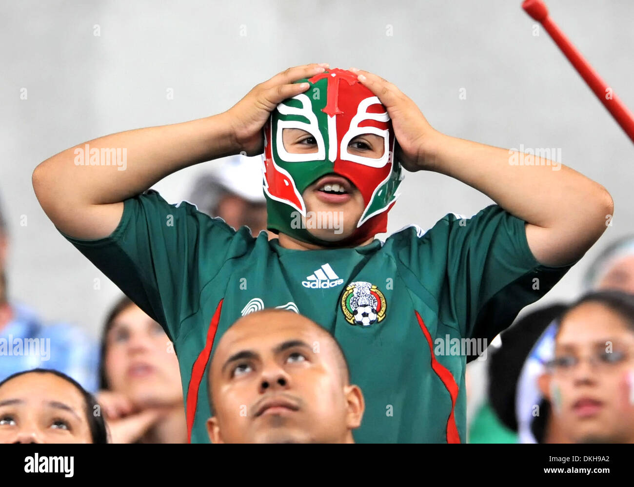 CONCACAF Gold Cup 2009 Quarterfinals - Fans celebrate as Mexico defeats ...