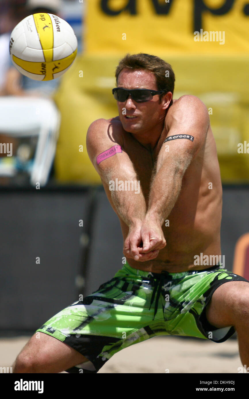 Manhattan Beach Pro Beach Volleyball Championships. Match action during ...