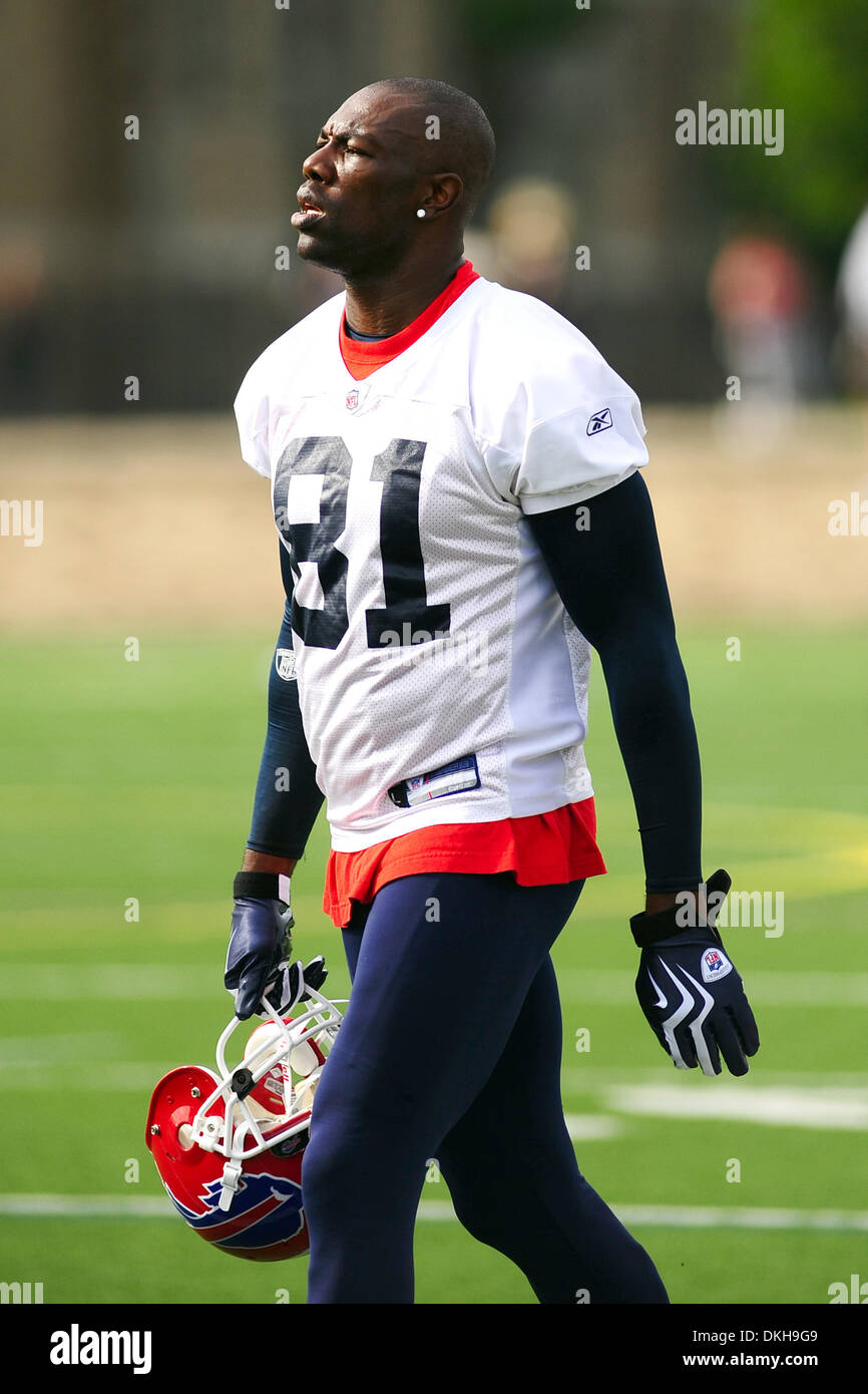 Buffalo's Terrell Owens walks onto the field at the start of Sunday's ...