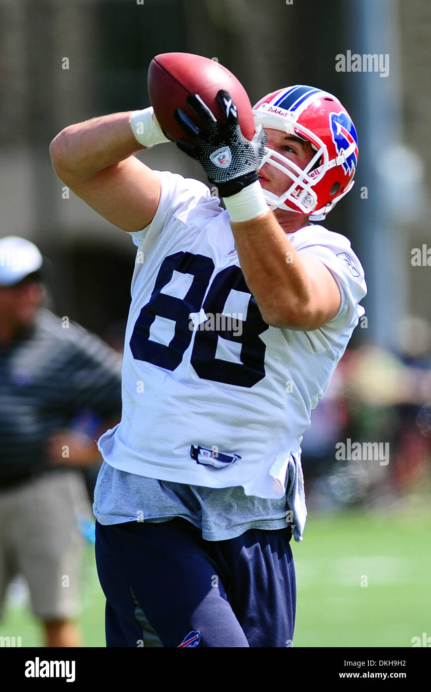 Buffalo Bills tightend Jonathan Stupar catches the ball during the ...
