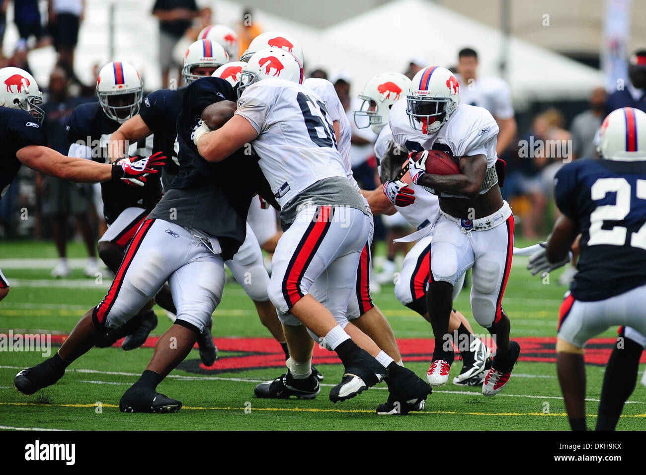 Buffalo Bills runningback Dominic Rhodes burst through the hole during ...