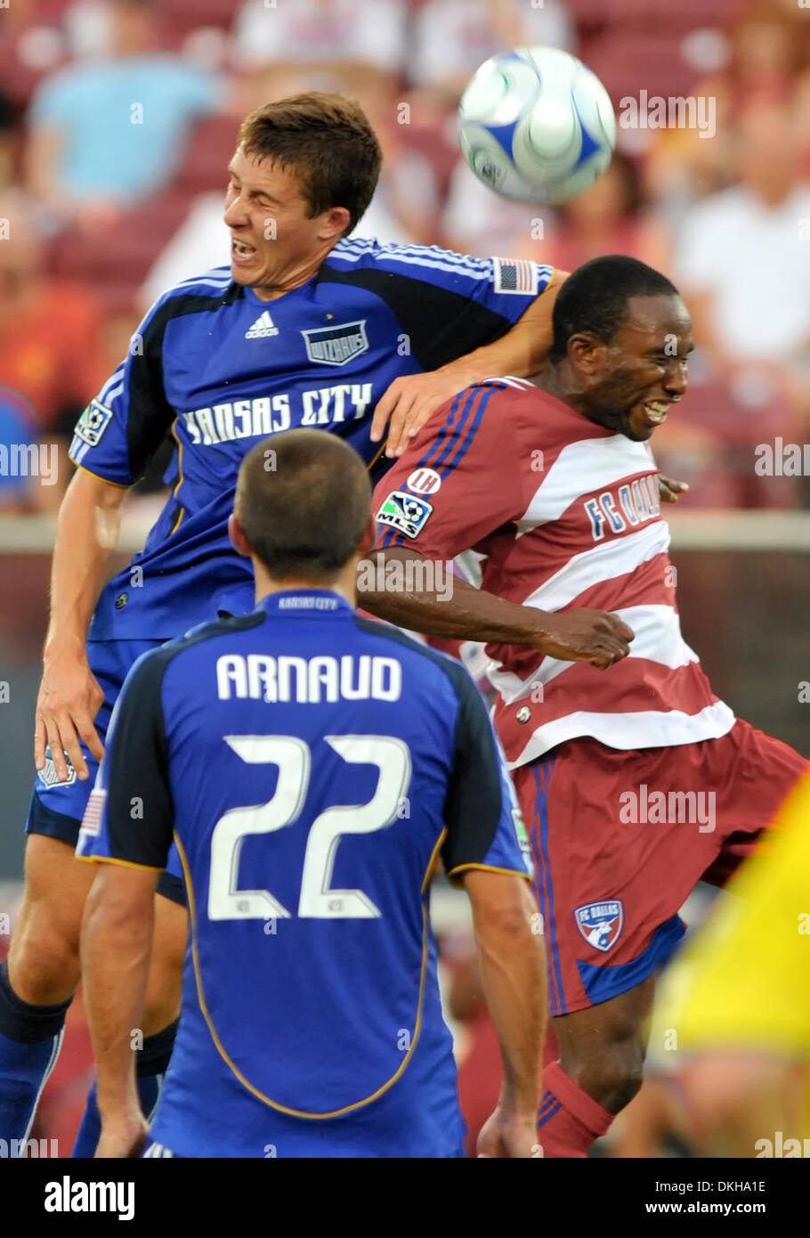 FC Dallas Forward Jeff Cunningham goes up for the header as the Wizards ...