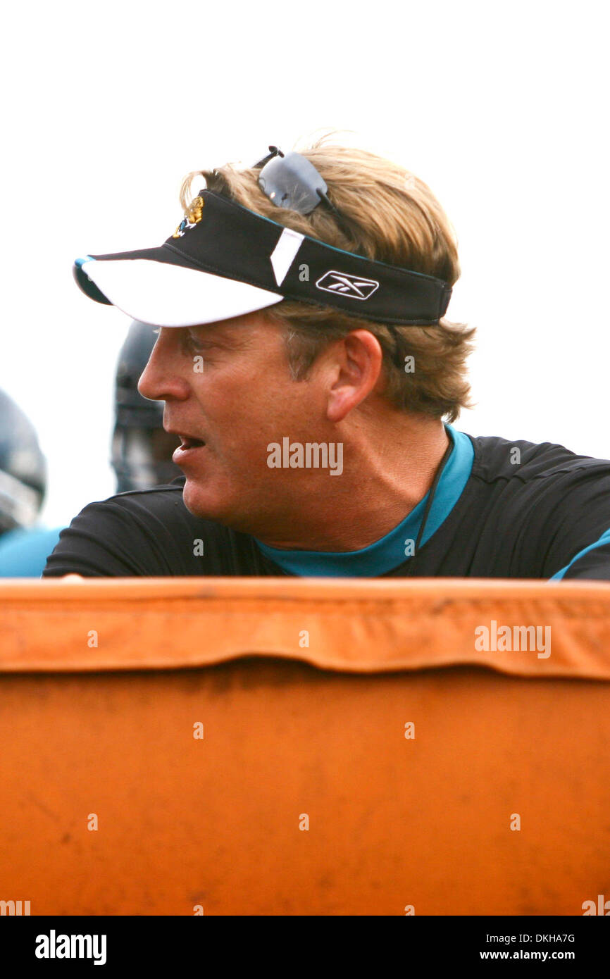 Jacksonville Jaguars head coach Jack del Rio demonstrates a drill ...