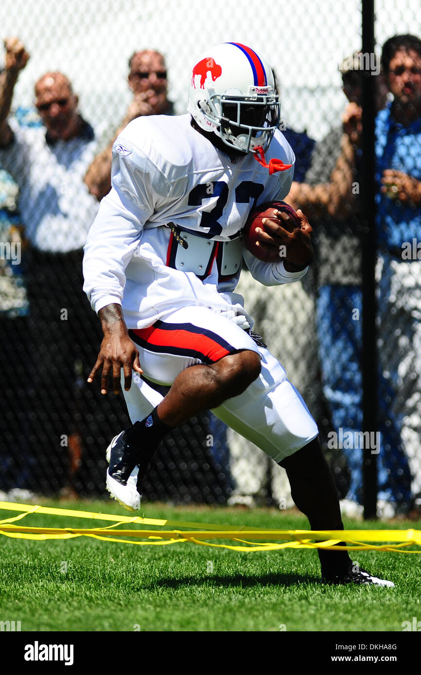Buffalo Bills runningback Dominic Rhodes works on his footwork during ...