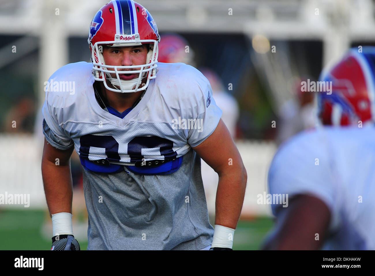 Buffalo Bills tightend Jonathan Stupar gets set to take make the block ...