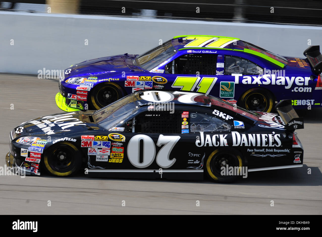 Casey Mears drives the 07 past David Gilliland during Saturday's Sprint ...