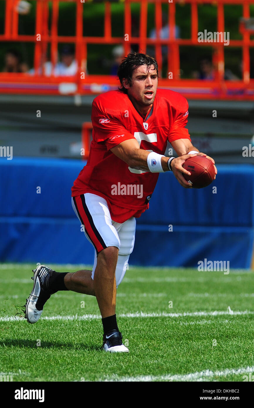 Buffalo Bills quarterback Trent Edwards practices a fake hand-off ...