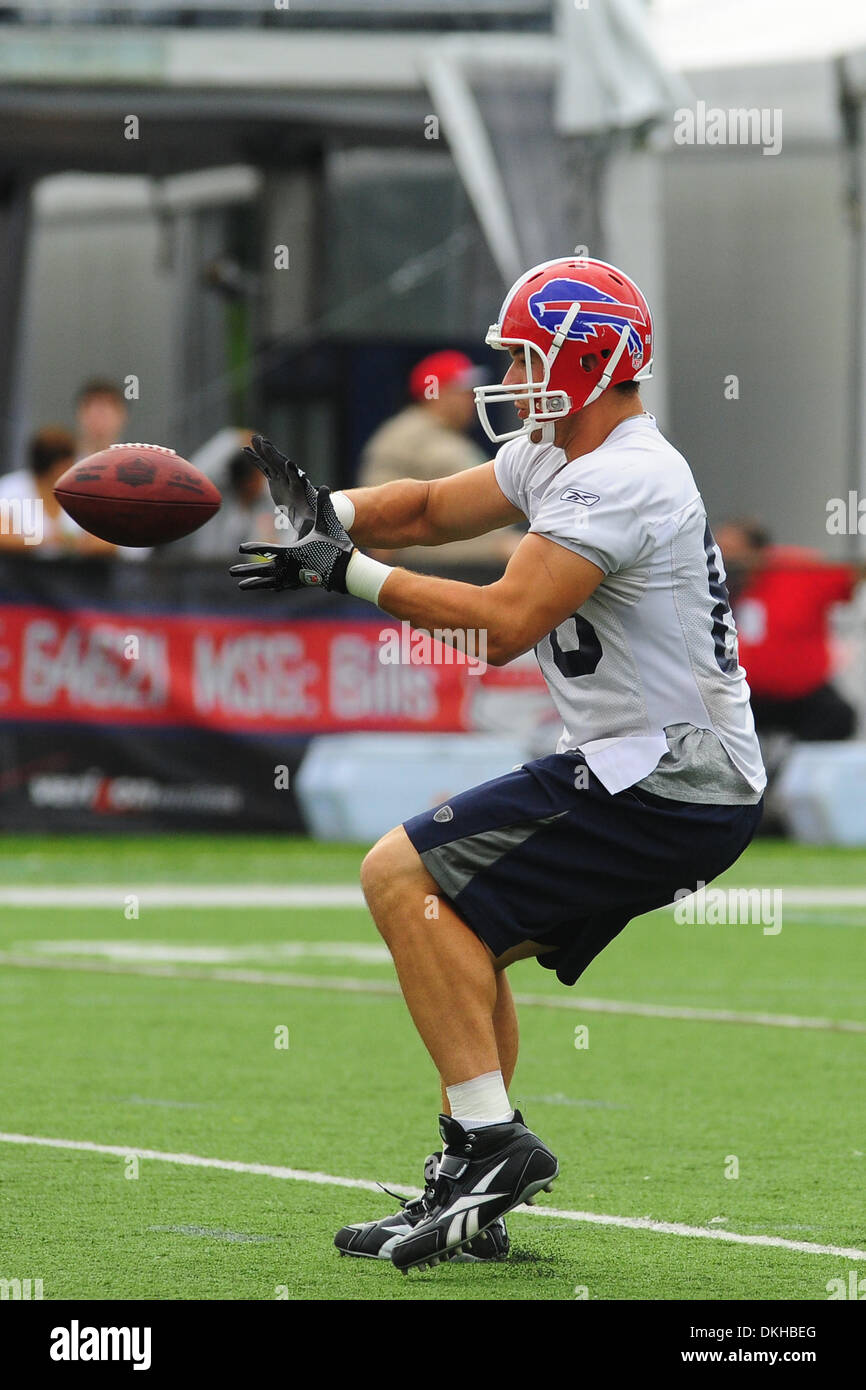 Buffalo Bills tight end Jonathan Stupar makes the catch during the team ...