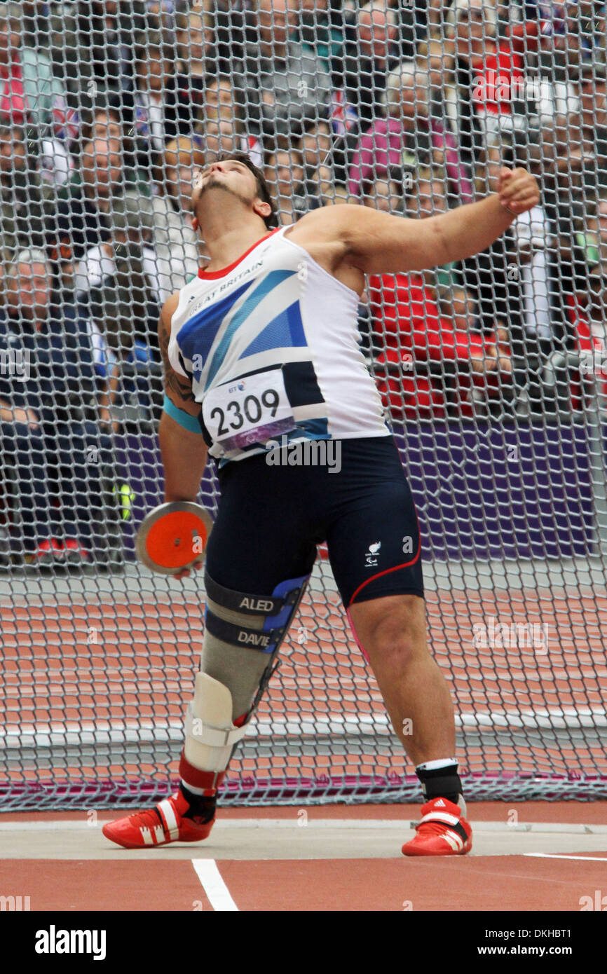 Discus throw prosthetic hi-res stock photography and images - Alamy