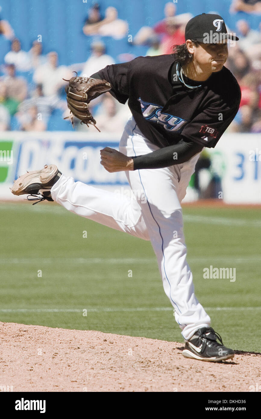 Toronto Blue Jays pitcher Scott Downs throws a pitch in the bottom of ...