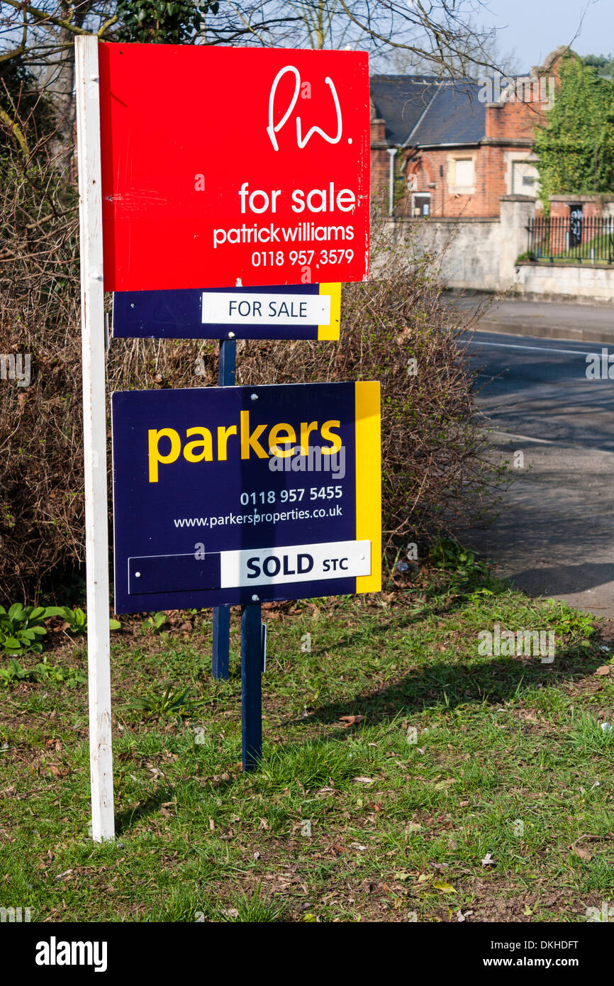 'For Sale' and 'Sold' estate agents' signs on a town street, Reading ...