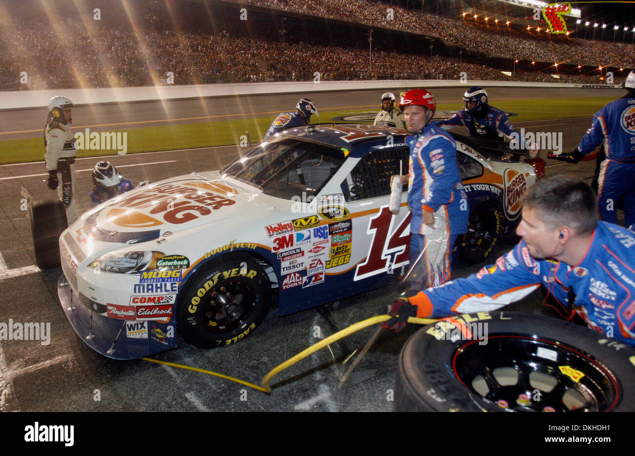 Tony Stewart during his final pit stop at the NASCAR Coke Zero 400 Race ...