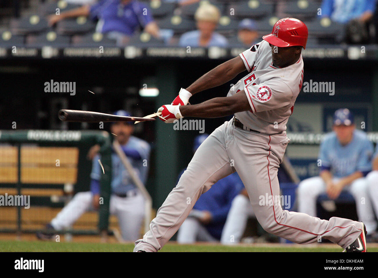 Los Angeles Angels' Gary Matthews Jr. (24) makes contact and breaks his ...