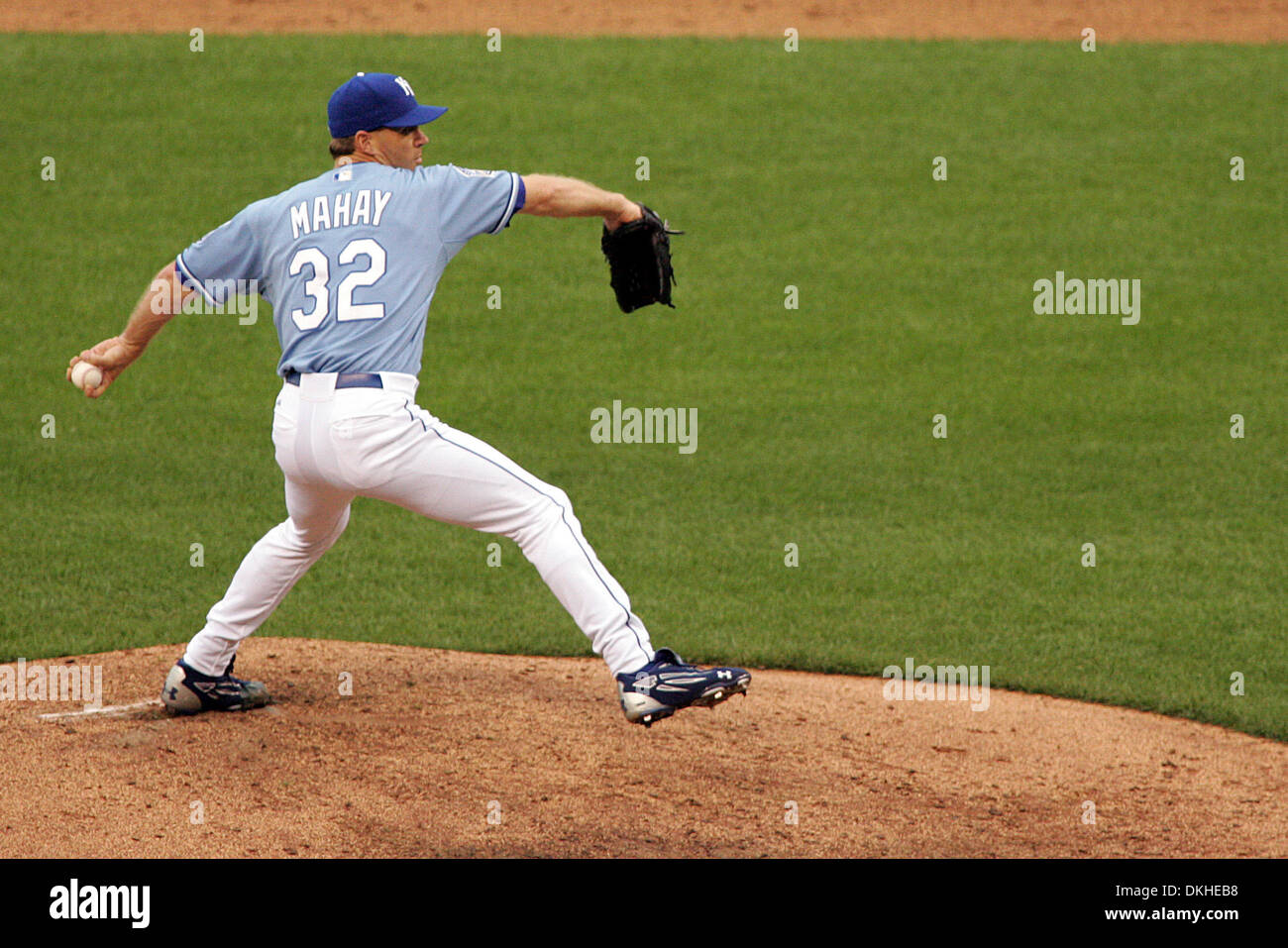 Kansas City Royals' Ron Mahay (32) pitches during the Angels 8 - 5 ...
