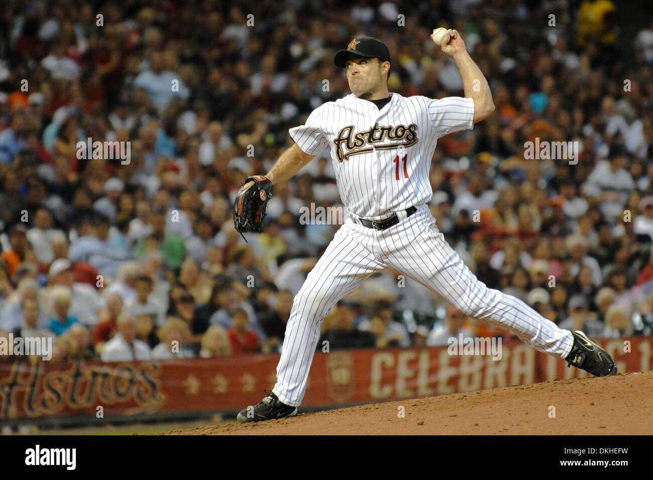 Houston pitcher, Mike Hampton, delivers a pitch during a matchup between the New York Mets and ...