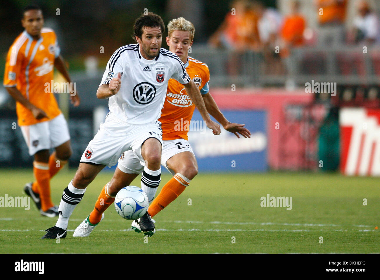 DC United Midfielder Ben Olsen (#14) controls the ball at midfield with ...