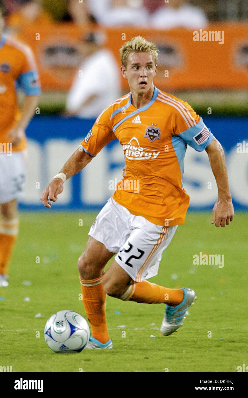 Houston Dynamo Midfielder Stuart Holden (#22) controls the ball at ...