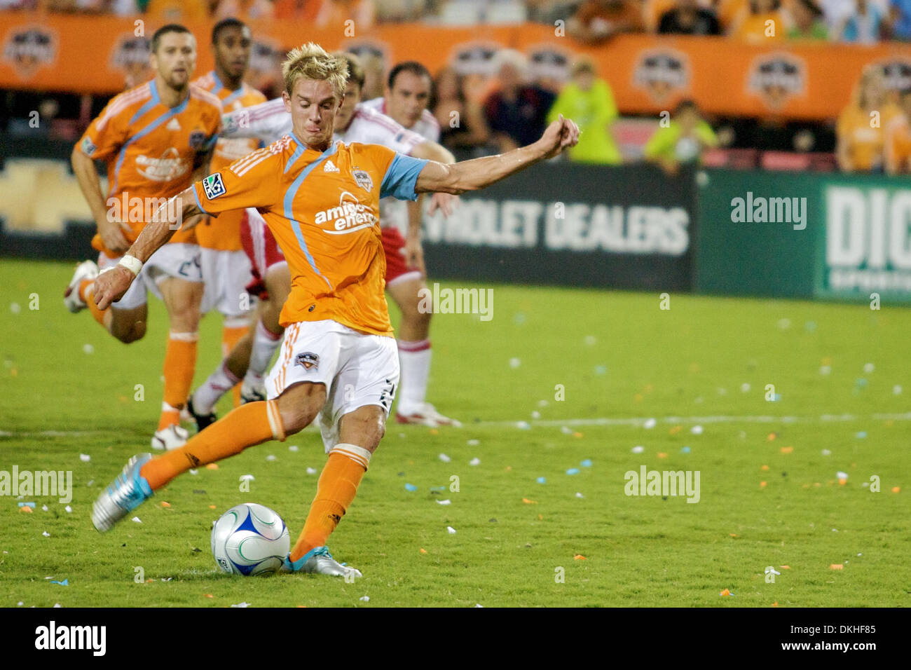 Houston Dynamo Midfielder Stuart Holden (#22) takes the game winning ...