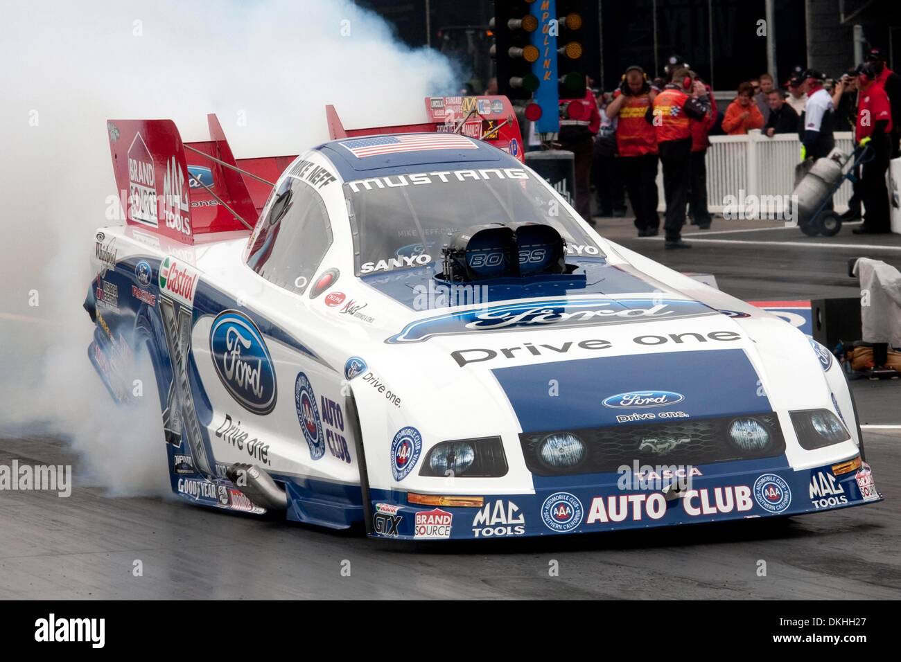 May 17, 2009 - Bristol, Tennessee, U.S - 17 May 2009: Funny Car driver ...