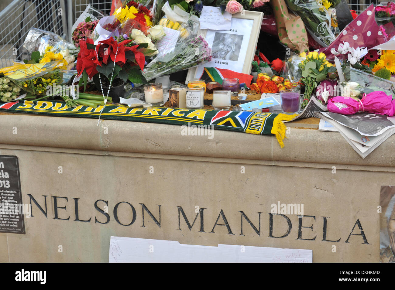 6th december 2013 nelson mandela death hi-res stock photography and ...