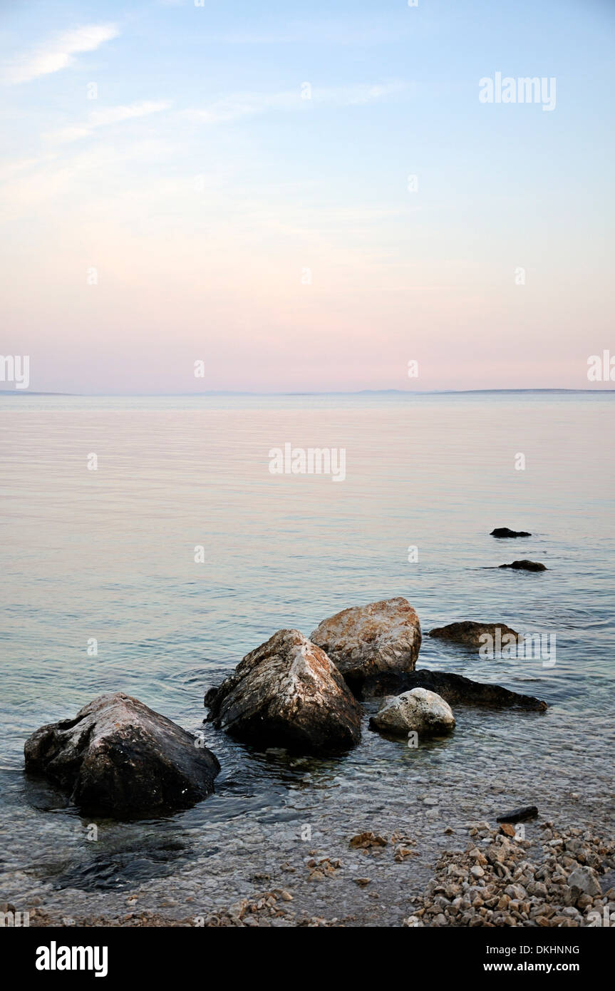 Rock formations on beach hi-res stock photography and images - Alamy