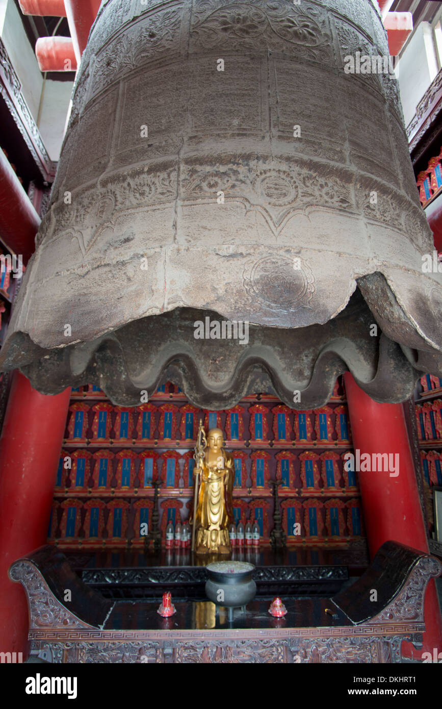 Bell idol statue hi-res stock photography and images - Alamy