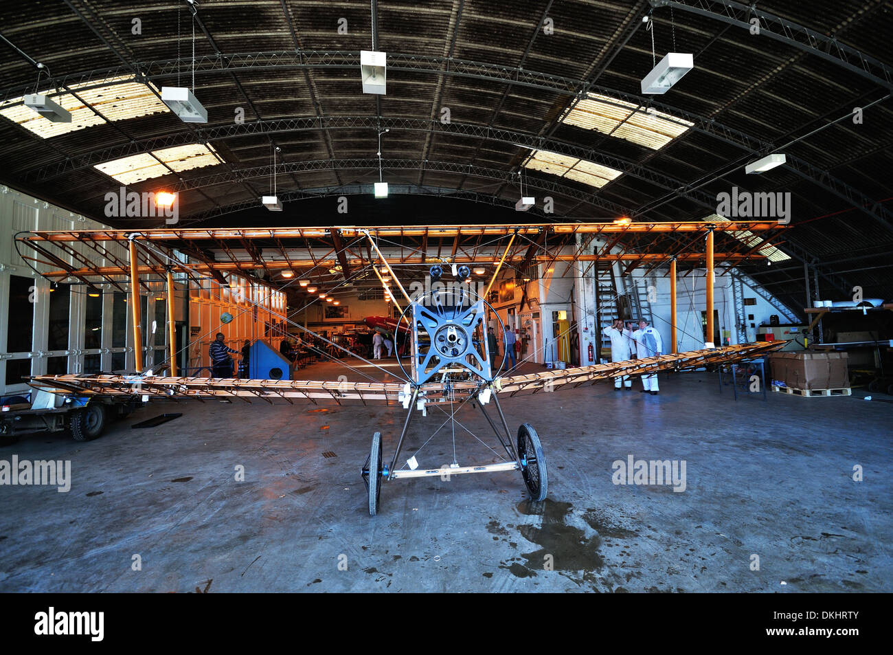 Airplane skeleton hi-res stock photography and images - Alamy