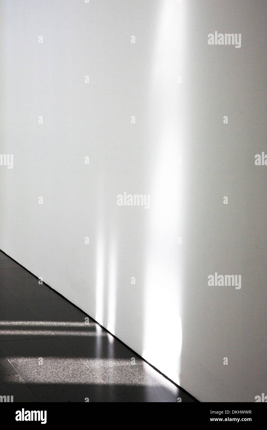 Sunlight hitting an inside wall Stock Photo - Alamy