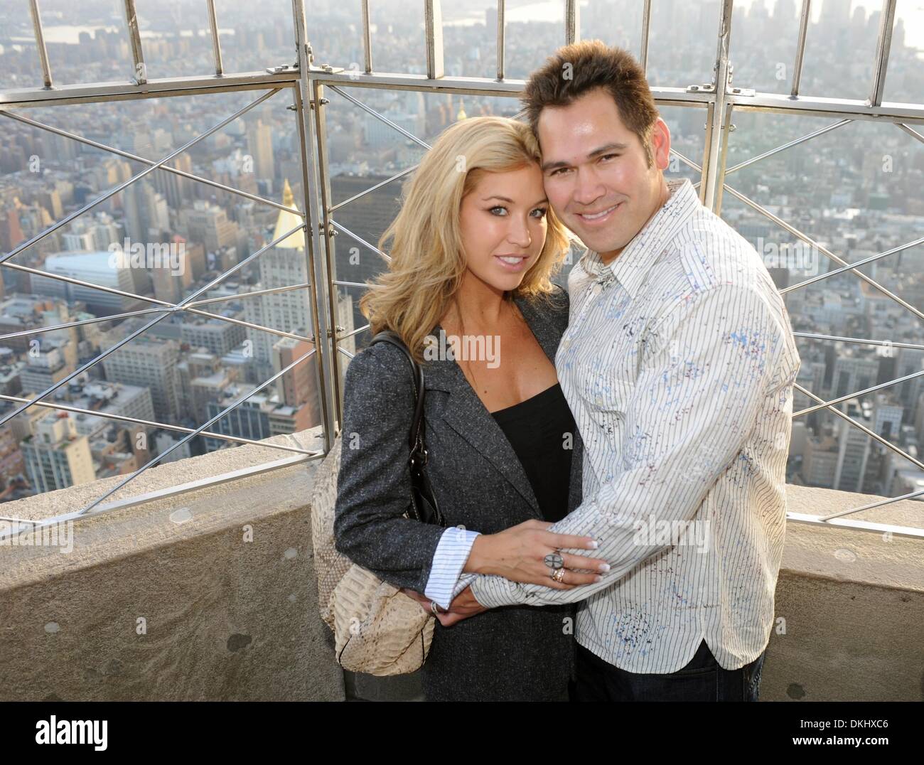 Nov 24, 2009 - Manhattan, New York, USA - JOHNNY DAMON with wife ...