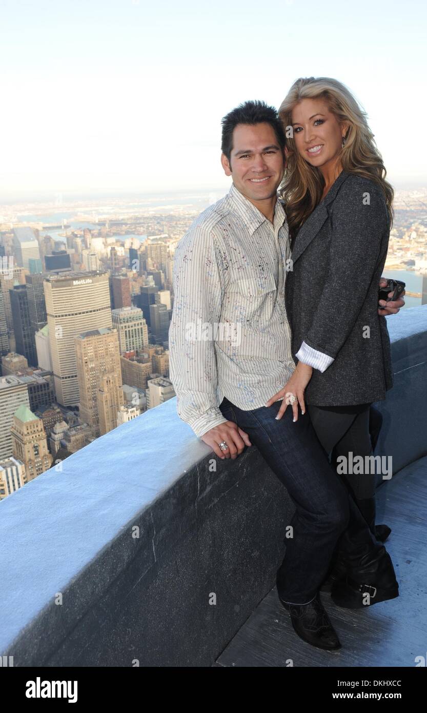 Nov 24, 2009 - Manhattan, New York, USA - JOHNNY DAMON with wife ...
