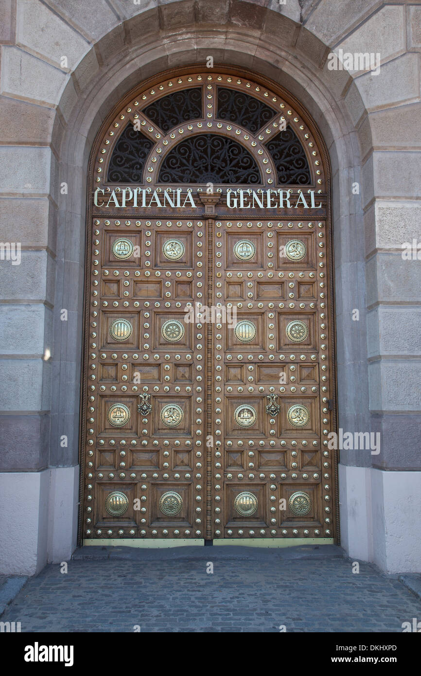 Spain, Catalonia, Barcelona, El Barri Gotic, Entrance gates of the ...