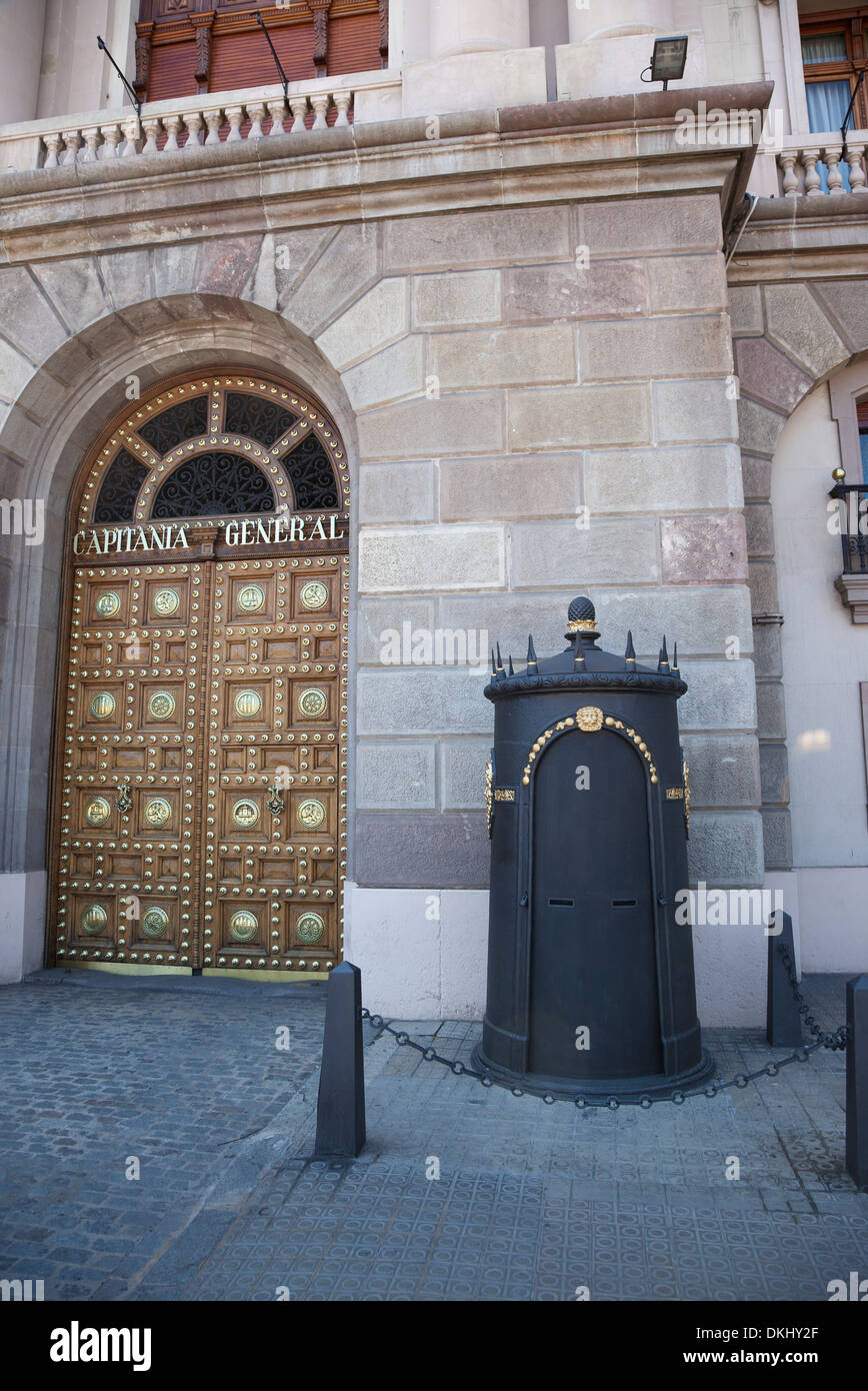 Spain, Catalonia, Barcelona, El Barri Gotic, Entrance gates of the ...